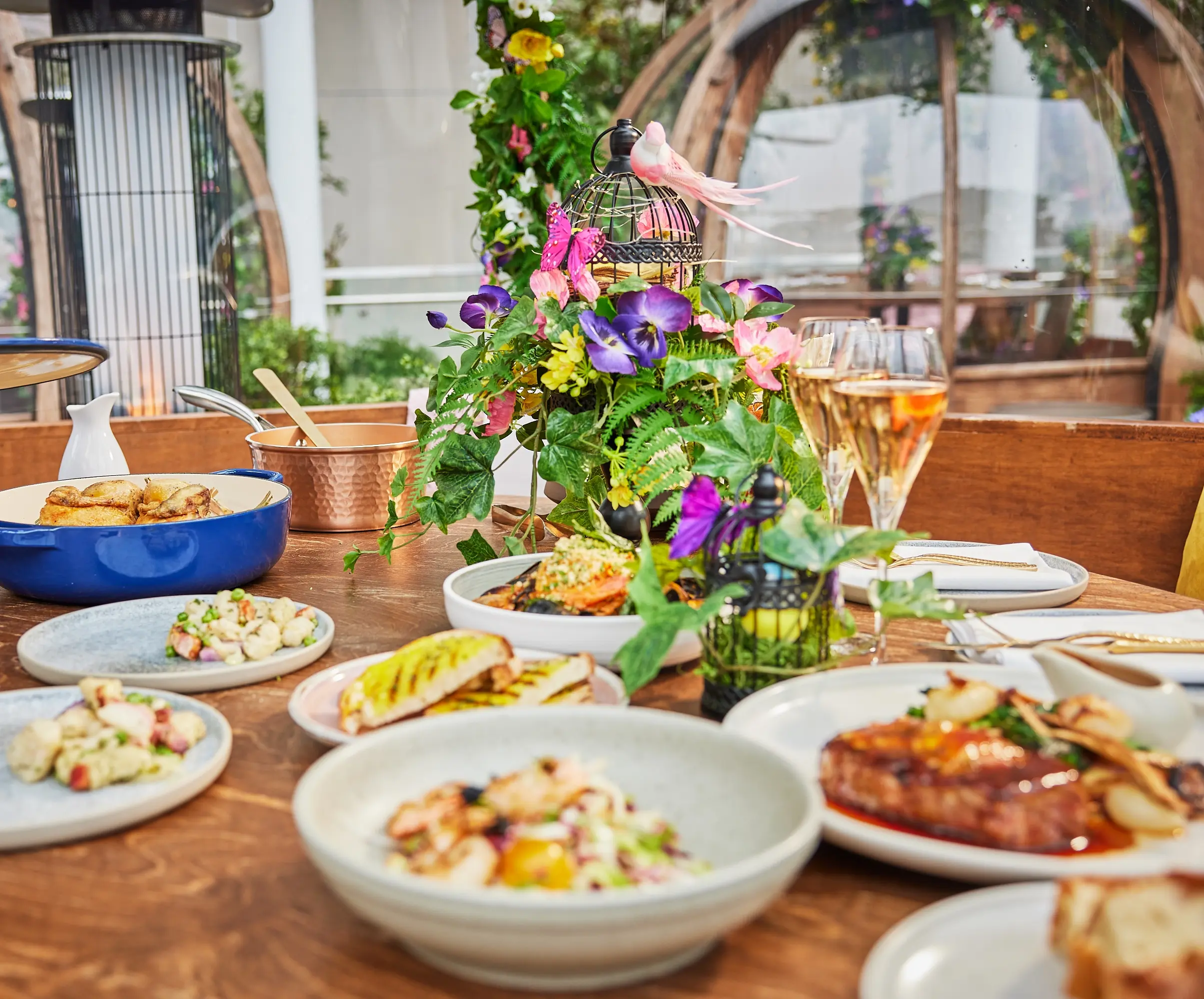 All Day Dining — H Tasting Lounge